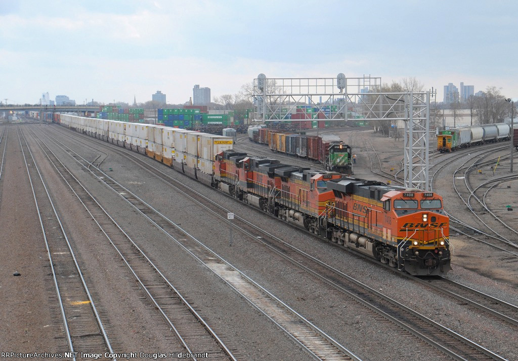 Four GEs qn a Z train